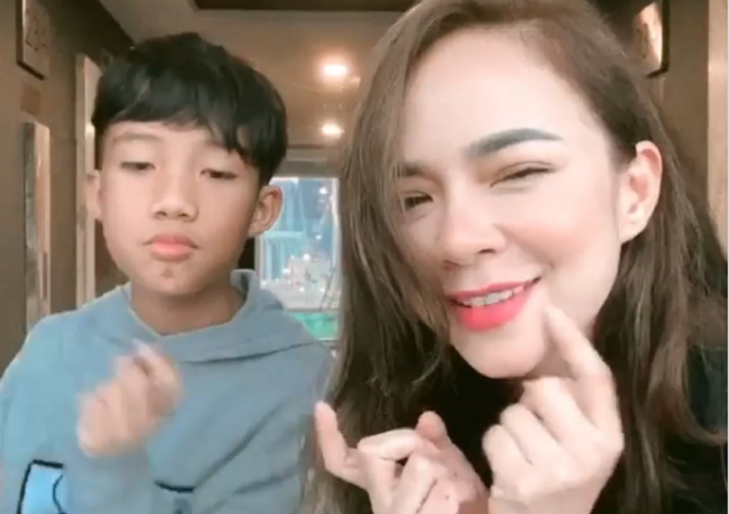 Nora dan Rayqal layan tiktok macam kakak dengan adik! puji warganet - Sinaran Wanita